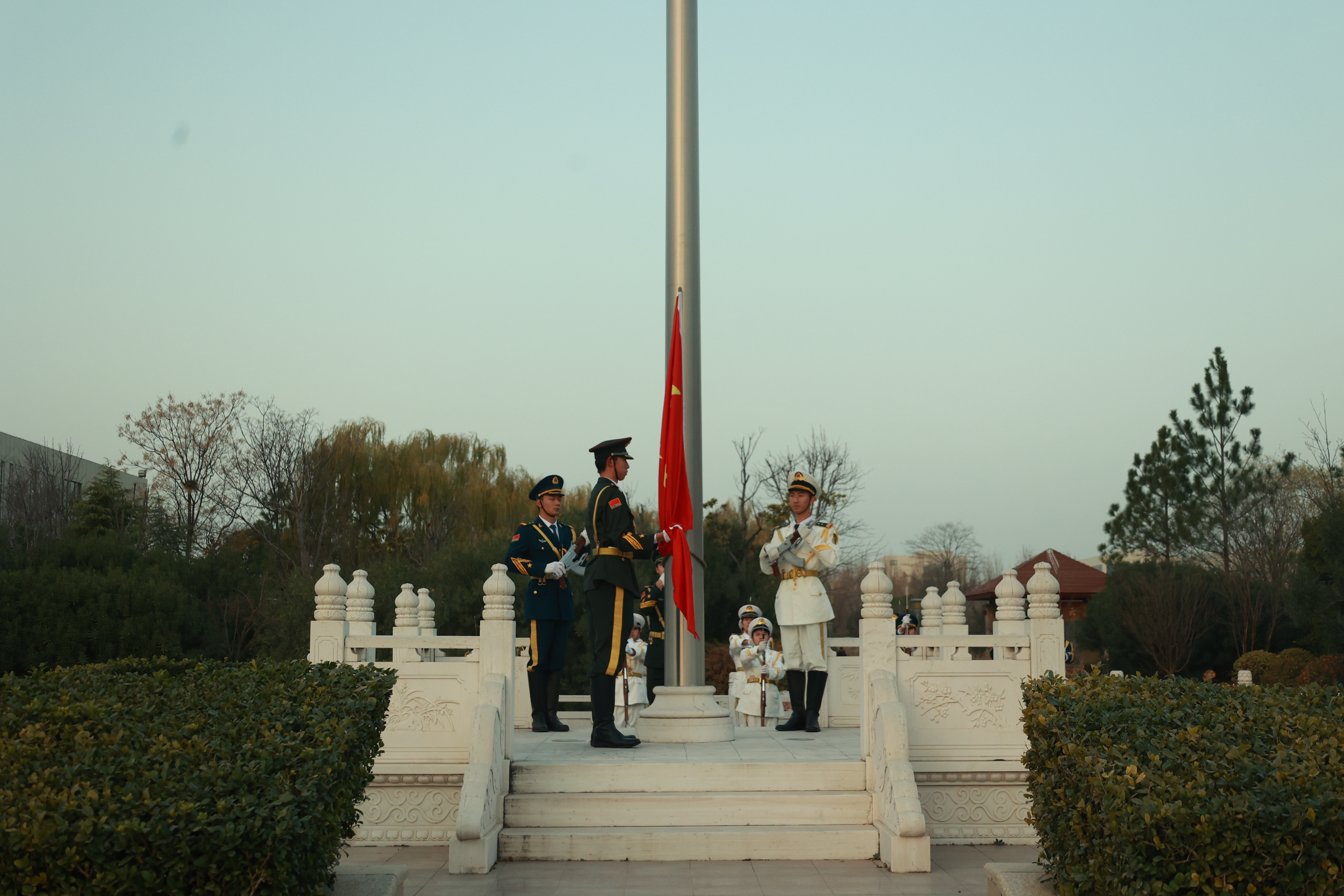 电气学院：举行12月升国旗仪式-郑州电力高等专科学校